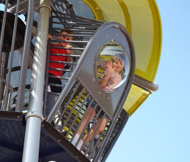 Phyzics® Lean Out Enclosure with Bubble | Miracle Recreation