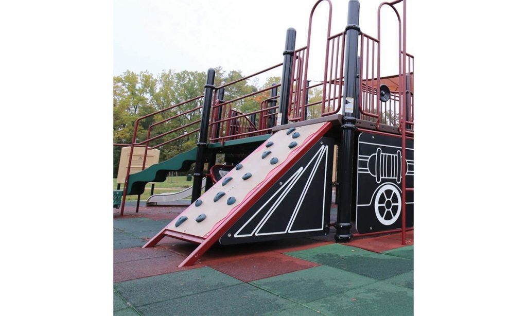 Train Cow Catcher Climber | Miracle Recreation